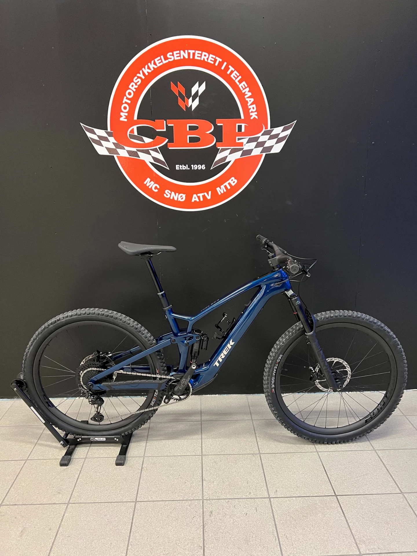 Trek Fuel Exe 9.8 Xt Eu L Blue Demo - - Trek - Stisykkel